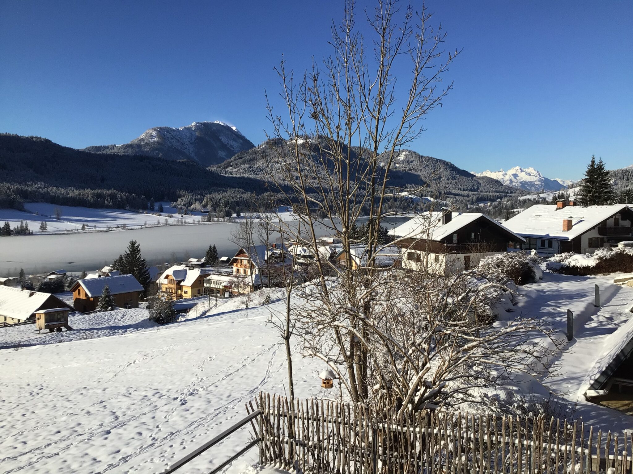 Weißensee West ist zugefroren – Eislaufen-Weissensee